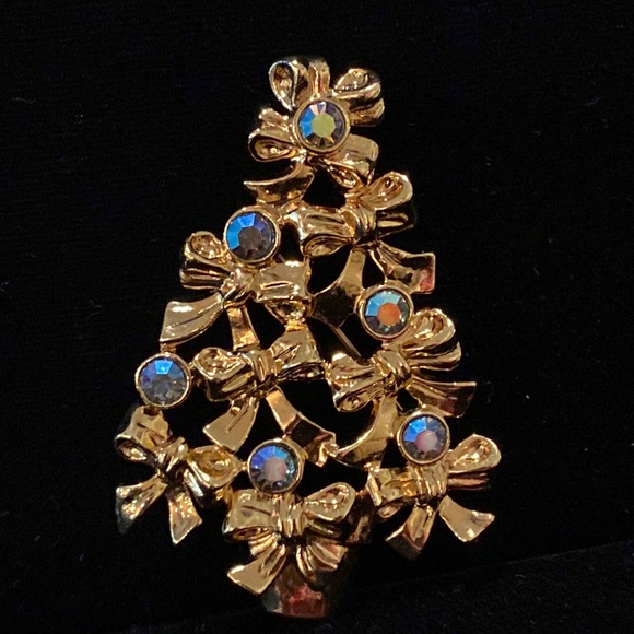 Avon | Jewelry | Avon Christmas Tree Pin | Poshmark